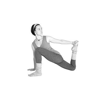 Watch Dhanur ashwa sanchalanasana : posture du chevalier combinée avec ...